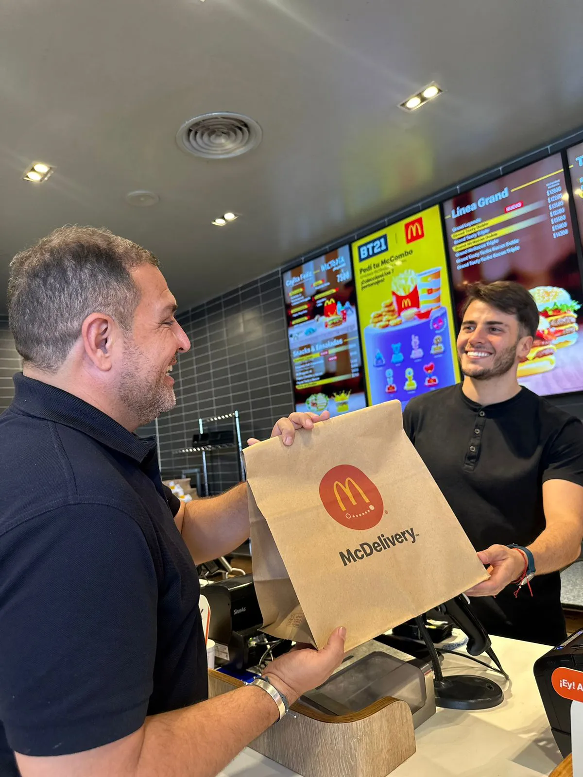 Show On estuvo dentro de las cocinas de Mc Donald's: así se preparan ...